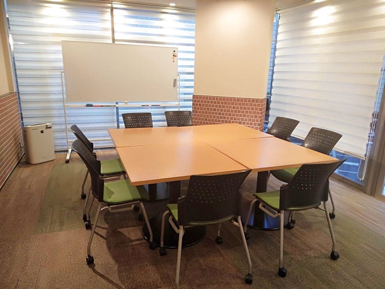 ギャラリールーム　恵比寿駅から徒歩3分！Wi-Fi無料の完全個室。明るい室内で会議はもちろん、展示会などにも。の写真1