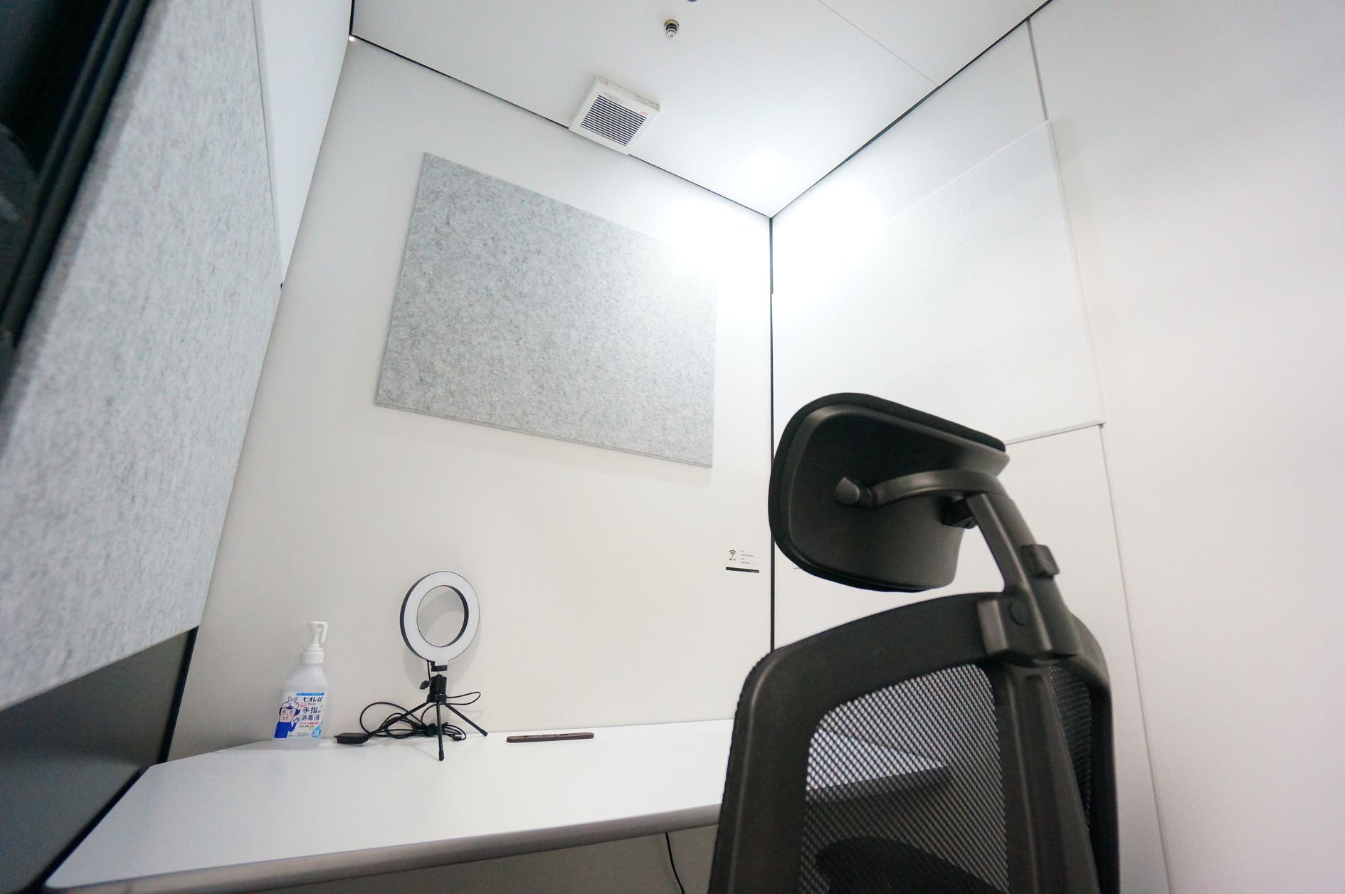 ＜RemoteworkBOX HKTビル神保町店【No.4】＞完全個室⭐️Wi-Fi無料！2時間以上の利用でお得！の写真6