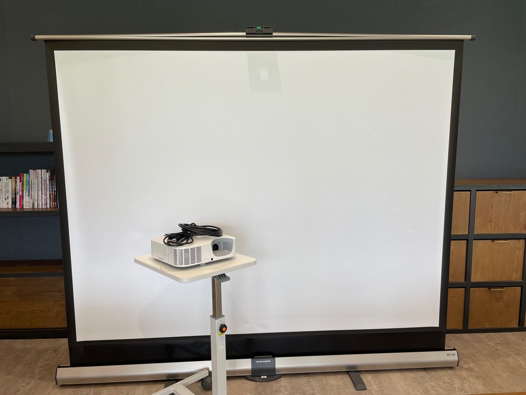 プロジェクター・スクリーンセットの画像1