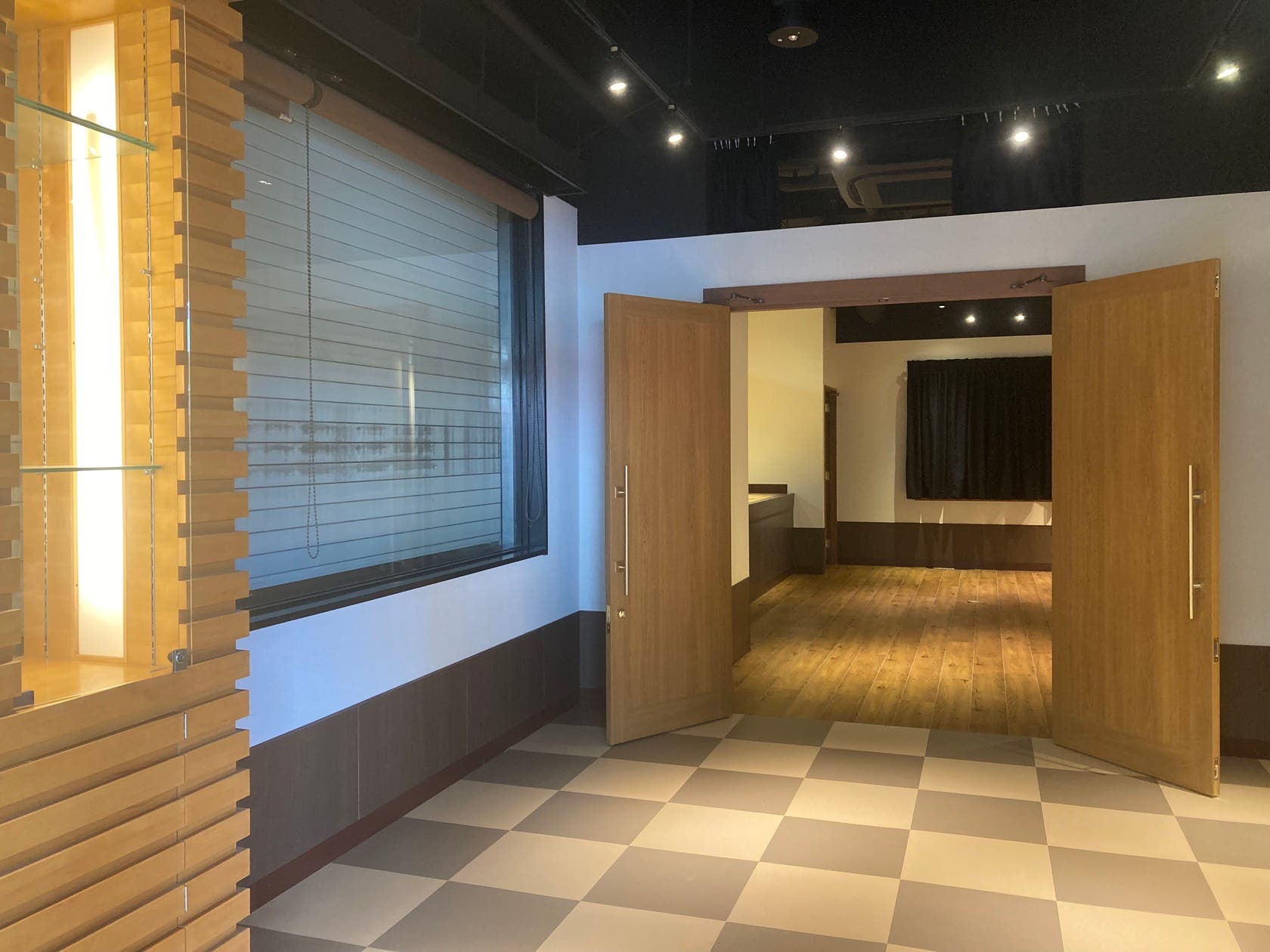 池袋駅東口地下道出入口No,39より1分。南池袋公園のすぐそばの舞台が魅力のコミュニティスペースの写真1