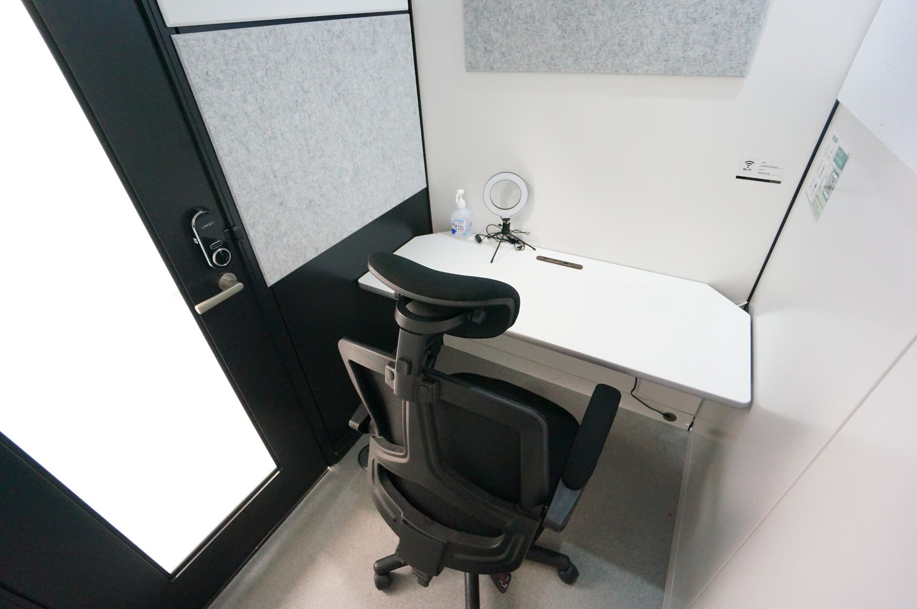 ＜RemoteworkBOX HKTビル神保町店【No.6】＞完全個室⭐️Wi-Fi無料！2時間以上の利用でお得！の写真5