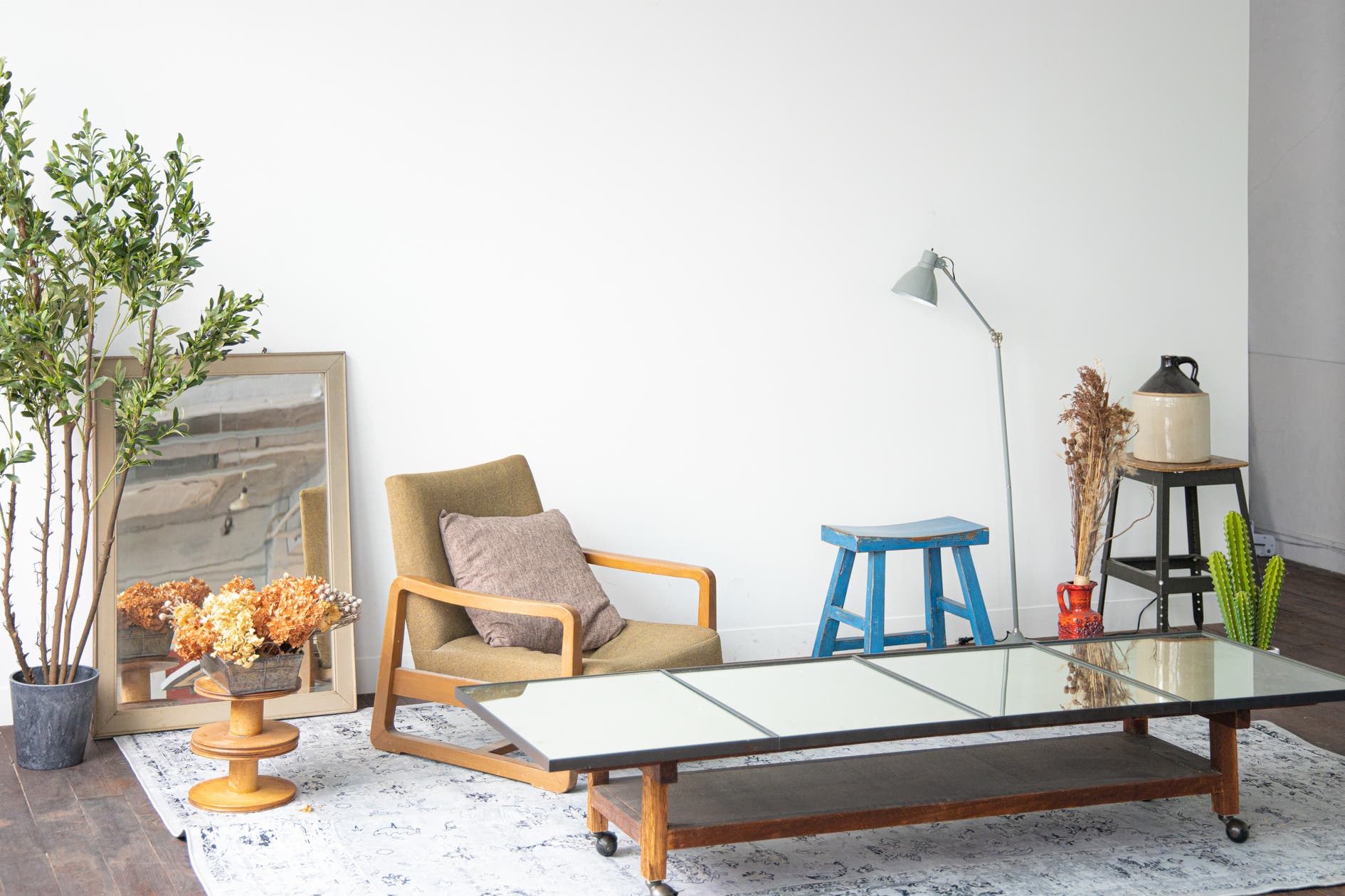 築55年のレトロなスタジオスペース〔自然光,透明感を感じる白い壁面,レトロなフローリング,天井高〕の写真6