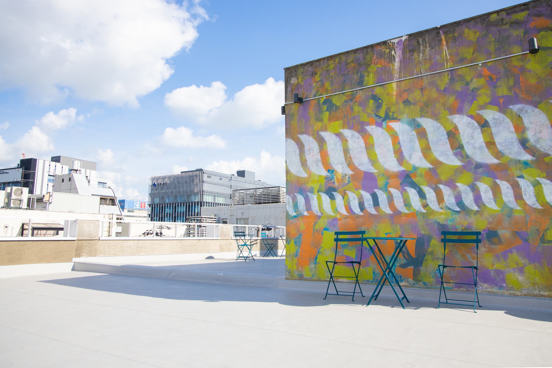 築55年のレトロなスタジオスペース〔自然光,透明感を感じる白い壁面,レトロなフローリング,天井高〕の写真11