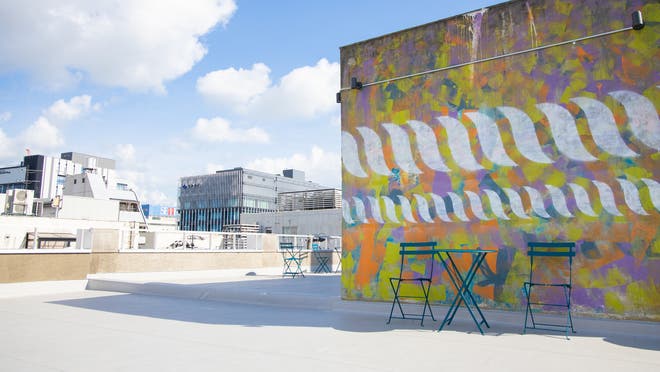 築55年のレトロなスタジオスペース〔自然光,透明感を感じる白い壁面,レトロなフローリング,天井高〕の写真11