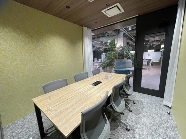 志木駅南口徒歩３０秒　おしゃれでキレイな貸し会議室(ミーティングルームA）の写真2