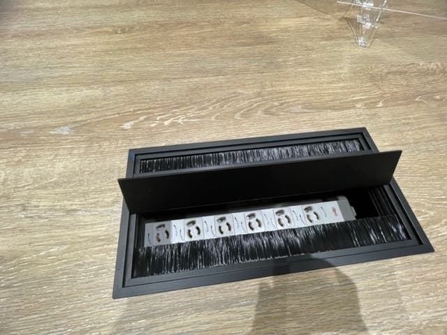 志木駅南口徒歩３０秒　おしゃれでキレイな貸し会議室(ミーティングルームA）の写真4