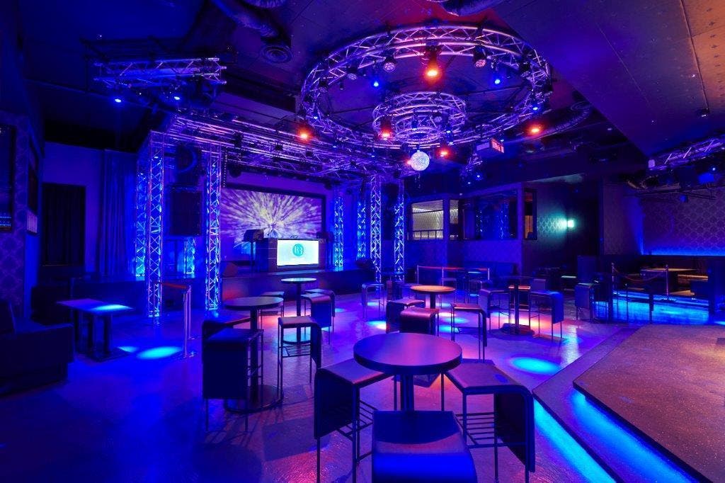 【六本木駅から徒歩2分のレンタルスペース/R3】会議やミーティング、音楽ライブやイベントにも対応しています！の写真1