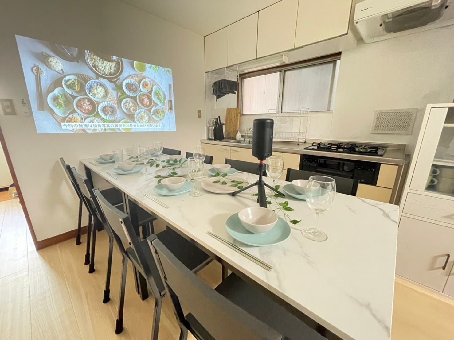 【広いキッチン🍽】駅6分✨最大20名🙆‍♀️100㌅大画面でゲーム・鑑賞🎥24H🌃【alpha_001】の写真9