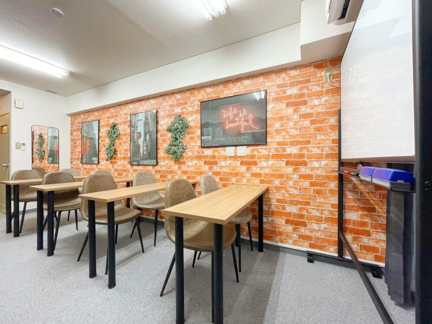 【高田馬場駅1分！16名利用可！】綺麗な室内！WiFi・モニター・ホワイトボード・備品類全て無料！ふれあい貸し会議室 高田馬場Eの写真7