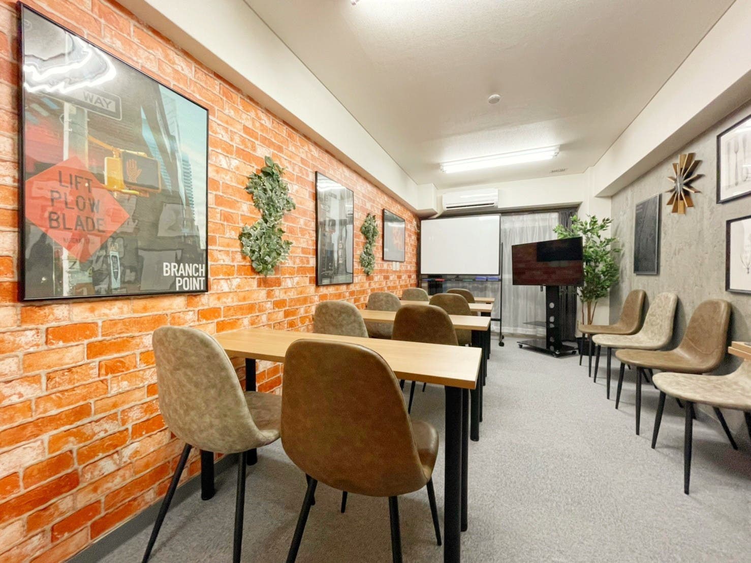 【高田馬場駅1分！16名利用可！】綺麗な室内！WiFi・モニター・ホワイトボード・備品類全て無料！ふれあい貸し会議室 高田馬場Eの写真8