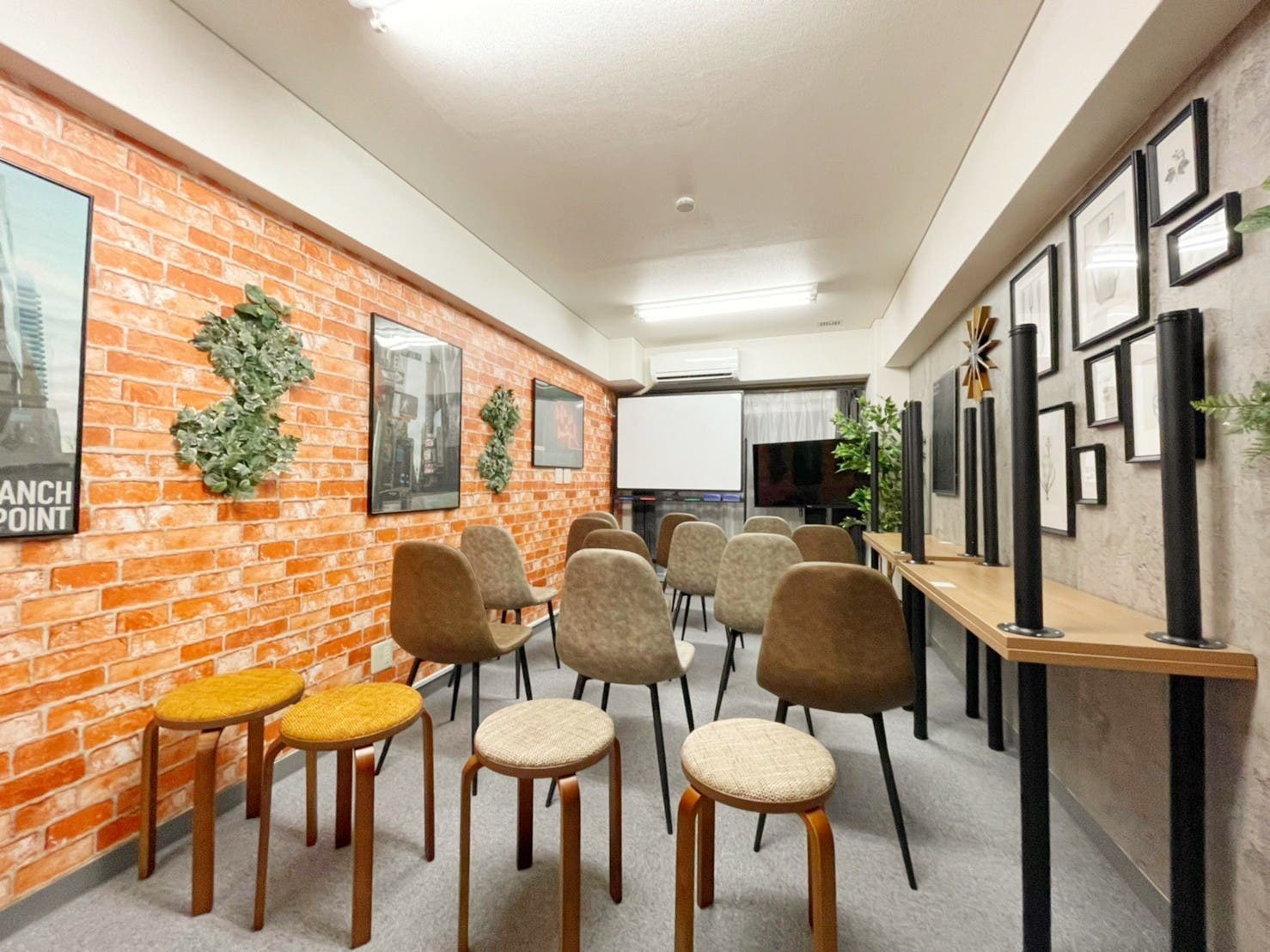 【高田馬場駅1分！16名利用可！】綺麗な室内！WiFi・モニター・ホワイトボード・備品類全て無料！ふれあい貸し会議室 高田馬場Eの写真10