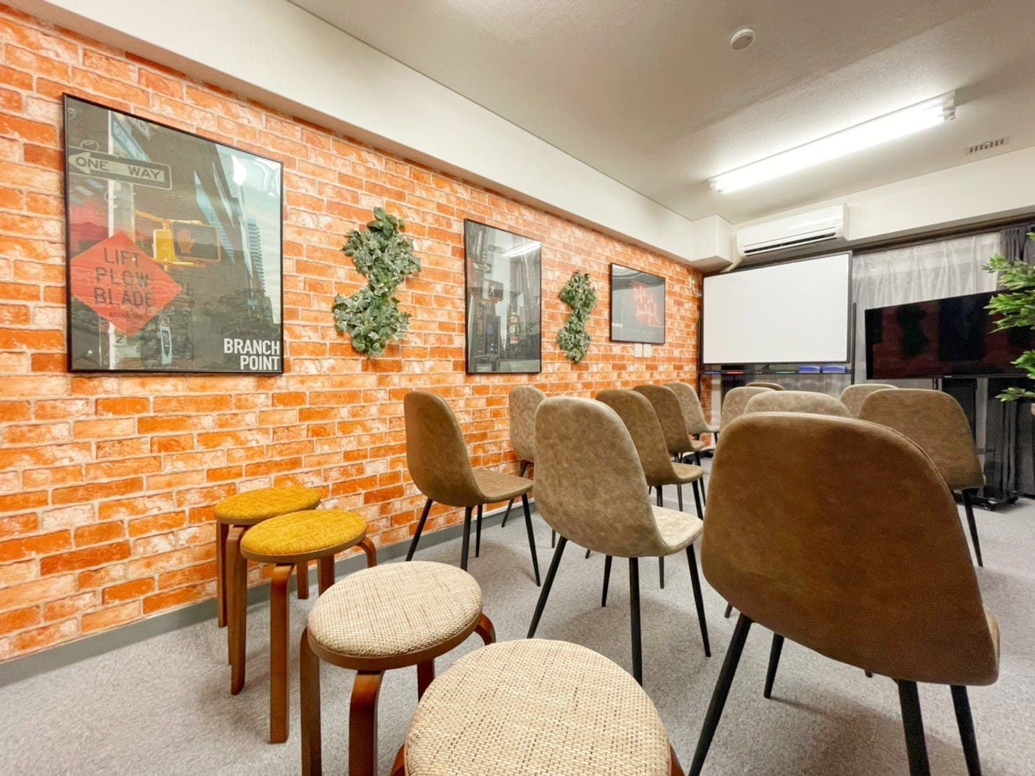 【高田馬場駅1分！16名利用可！】綺麗な室内！WiFi・モニター・ホワイトボード・備品類全て無料！ふれあい貸し会議室 高田馬場Eの写真11