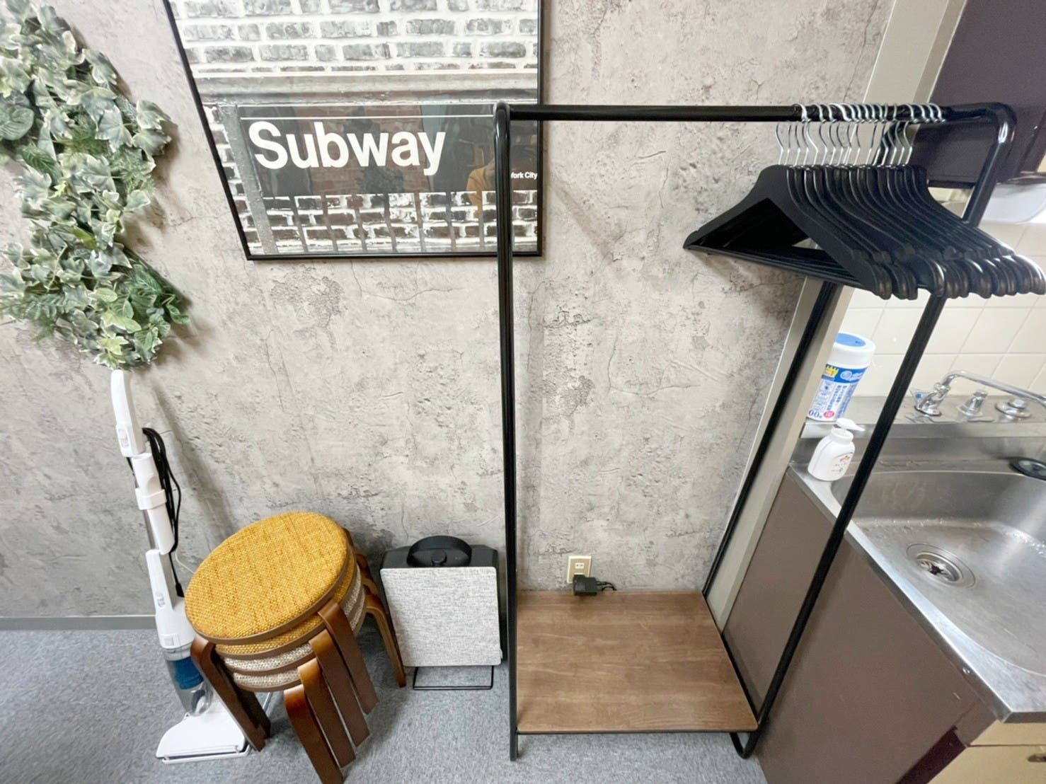 【高田馬場駅1分！16名利用可！】綺麗な室内！WiFi・モニター・ホワイトボード・備品類全て無料！ふれあい貸し会議室 高田馬場Eの写真15