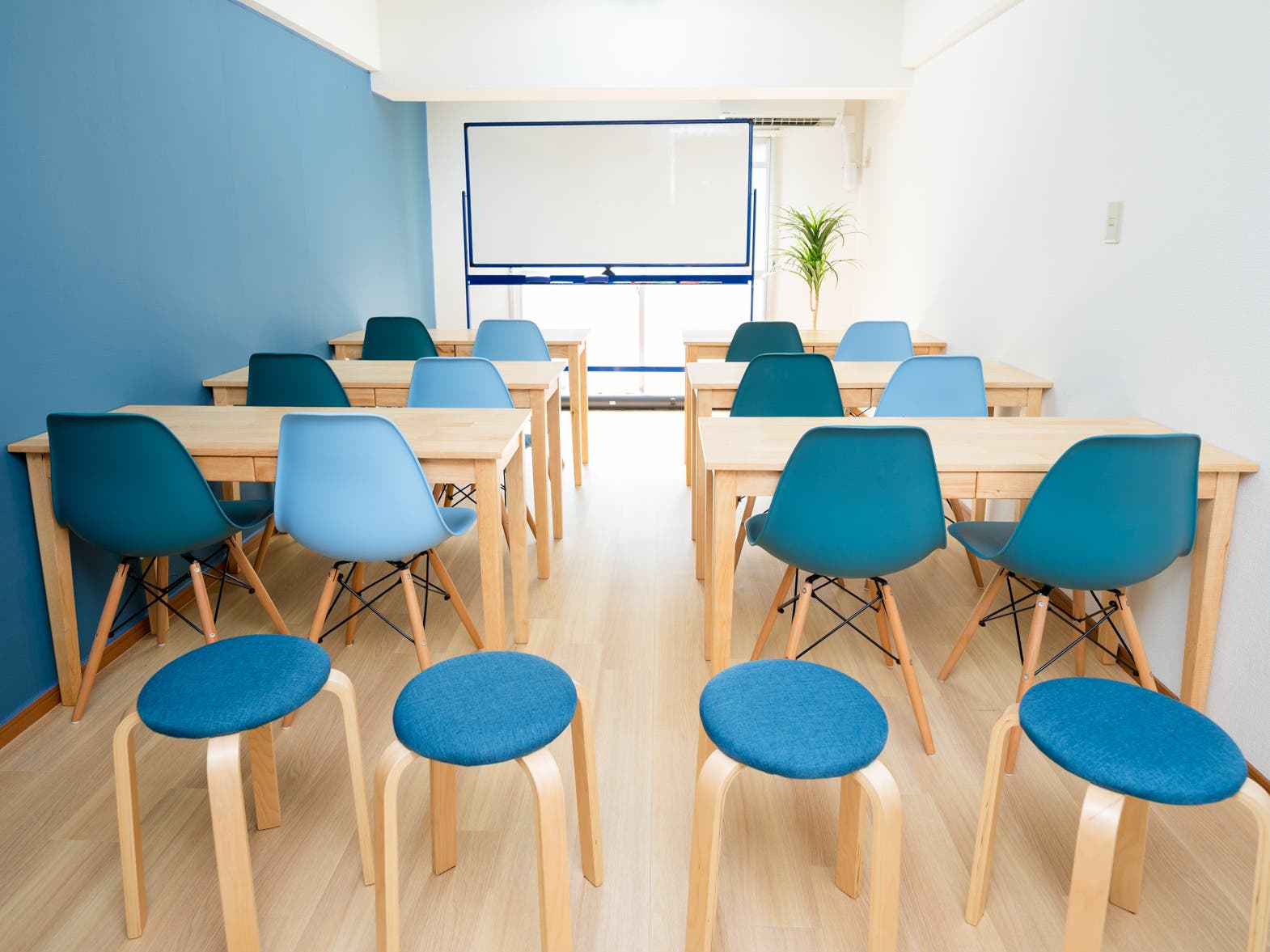 P2.P4出口2分/最大17名/設備無料/光高速Wifi/ﾌﾟﾛｼﾞｪｸﾀｰ/ﾎﾜｲﾄﾎﾞｰﾄﾞの写真6