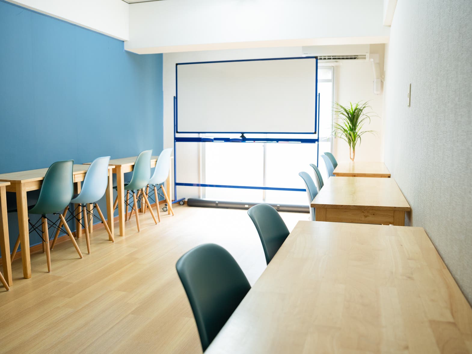 P2.P4出口2分/最大17名/設備無料/光高速Wifi/ﾌﾟﾛｼﾞｪｸﾀｰ/ﾎﾜｲﾄﾎﾞｰﾄﾞの写真5