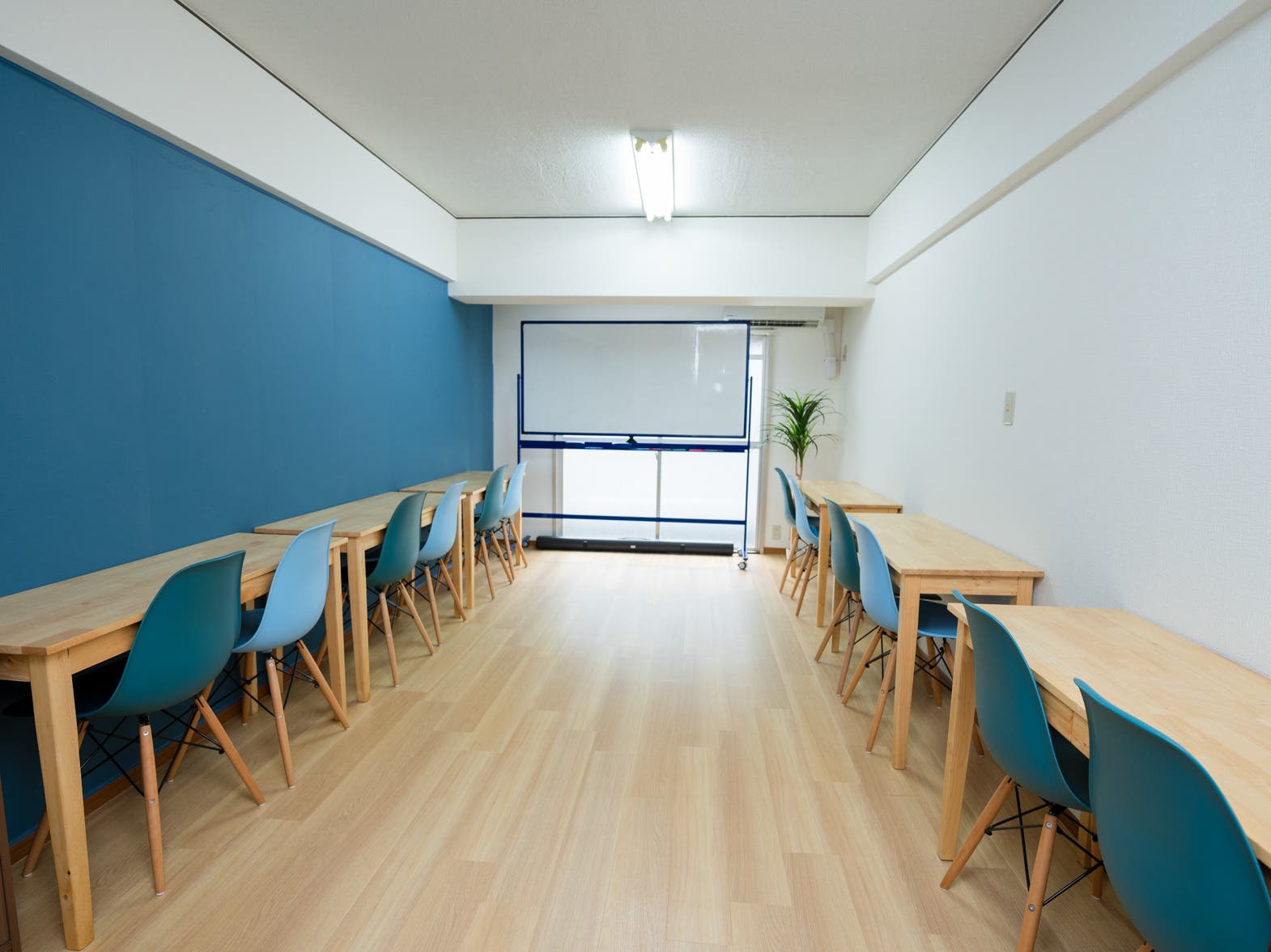 P2.P4出口2分/最大17名/設備無料/光高速Wifi/ﾌﾟﾛｼﾞｪｸﾀｰ/ﾎﾜｲﾄﾎﾞｰﾄﾞの写真8