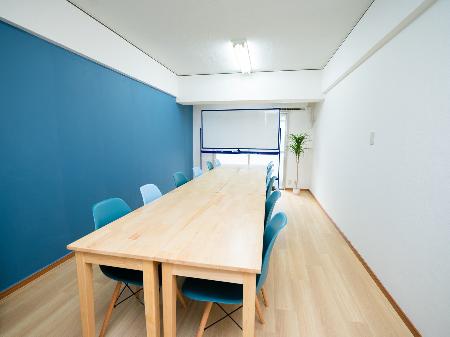 P2.P4出口2分/最大17名/設備無料/光高速Wifi/ﾌﾟﾛｼﾞｪｸﾀｰ/ﾎﾜｲﾄﾎﾞｰﾄﾞの写真9