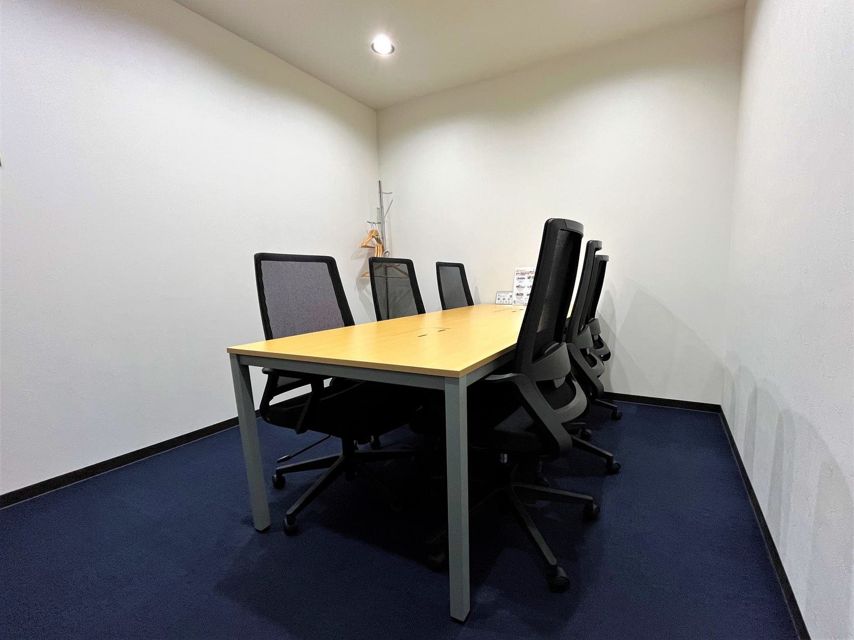 【BIZcomfort神戸三宮】三宮（三ノ宮）駅各線から徒歩５分！６名用貸会議室の写真3