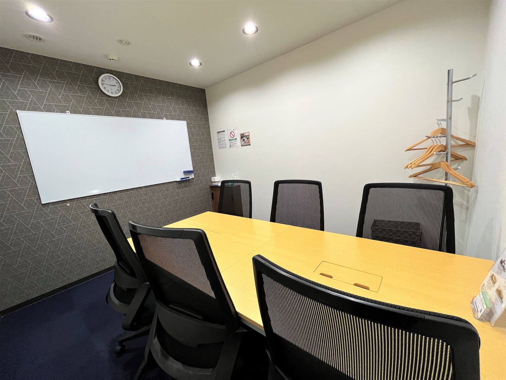 【BIZcomfort神戸三宮】三宮（三ノ宮）駅各線から徒歩５分！６名用貸会議室の写真5