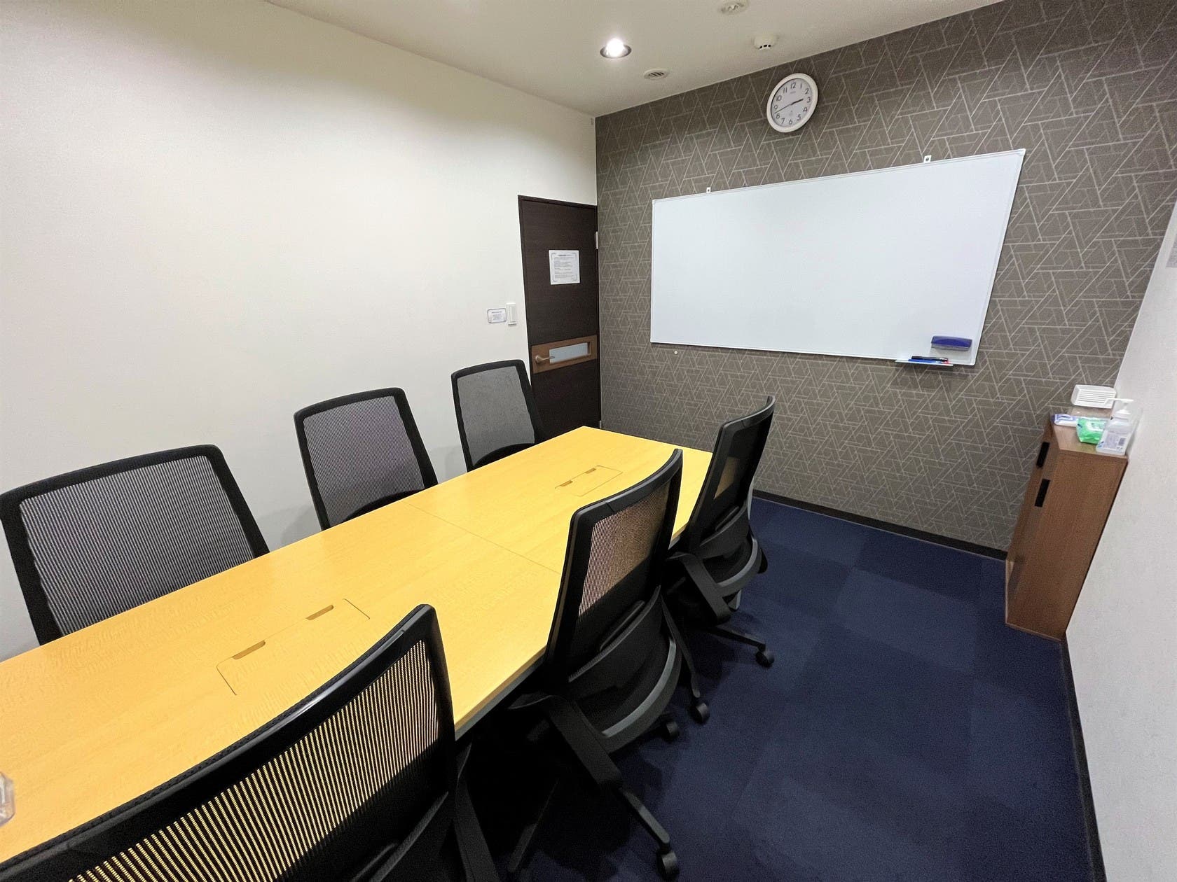 【BIZcomfort神戸三宮】三宮（三ノ宮）駅各線から徒歩５分！６名用貸会議室の写真6