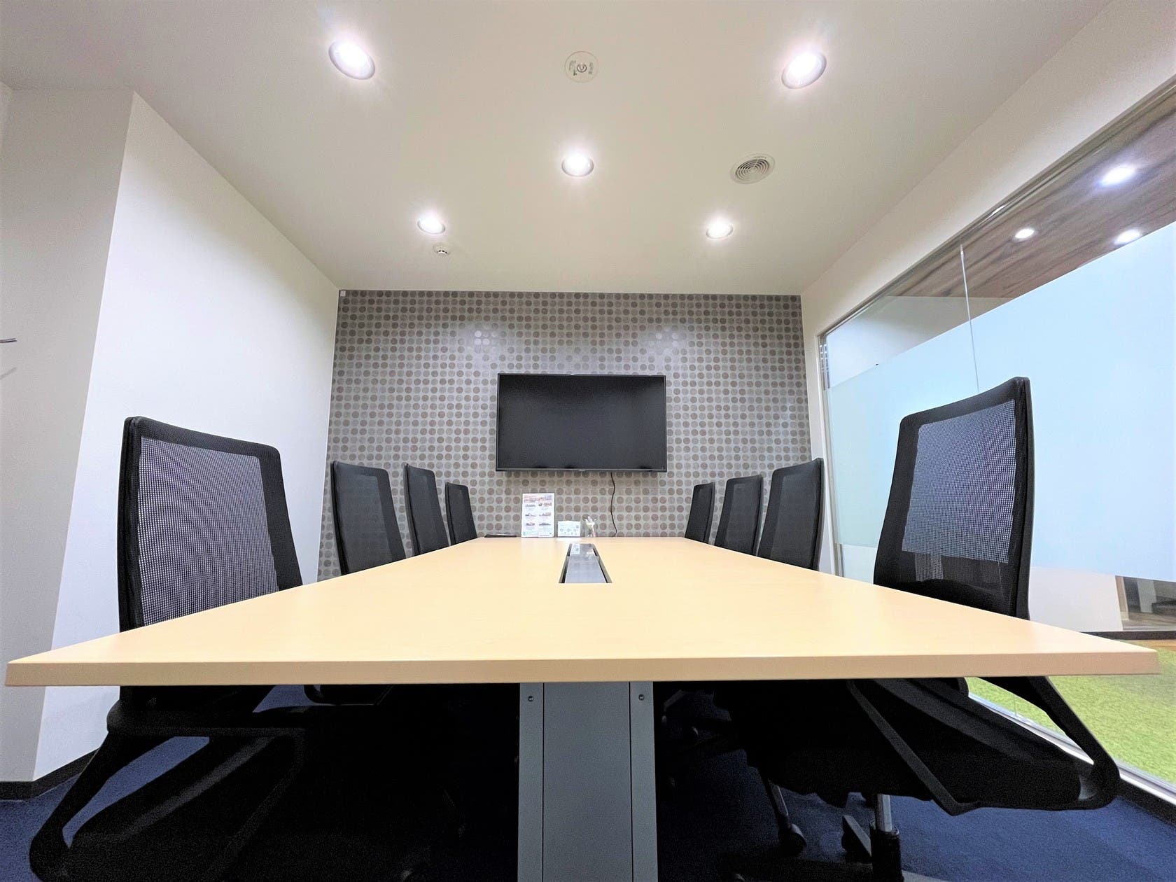 【BIZcomfort神戸三宮】三宮（三ノ宮）駅各線から徒歩５分！8名用貸会議室の写真2