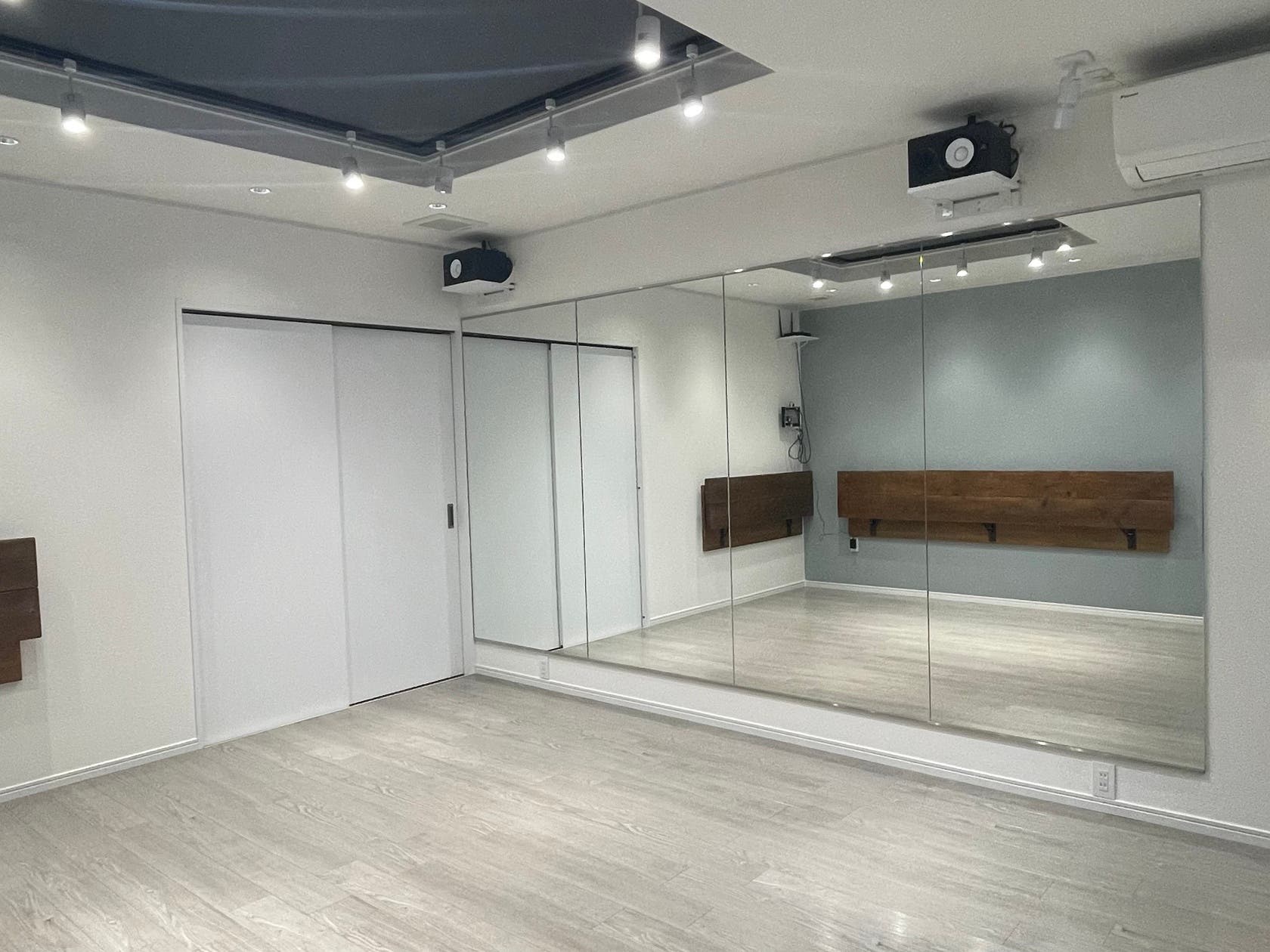 西九条・千鳥橋駅から近く☆USJ近く☆広々スペース最大16名利用可☆75型TV☆24時間利用可☆の写真6