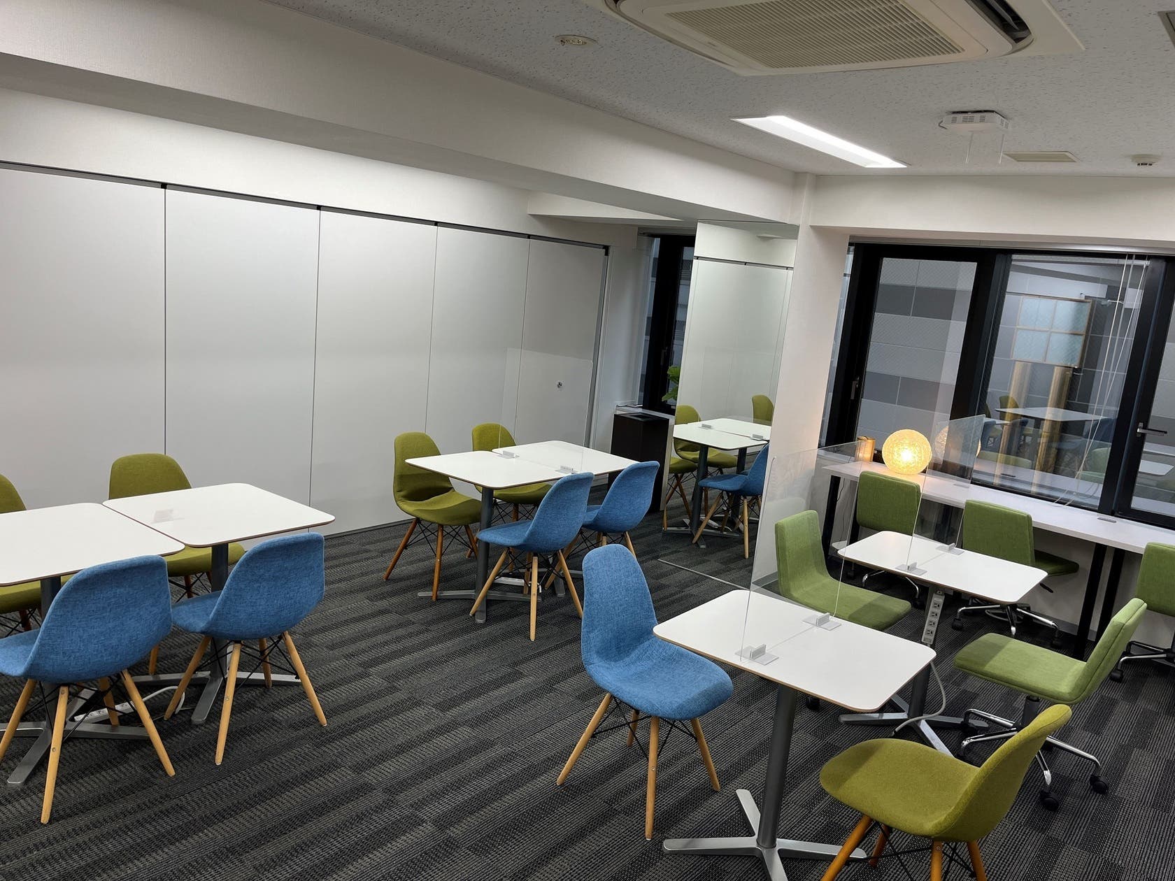 【銀座駅他2駅から3分・松屋近く】15名着席/社内MTG・研修・イベント・同窓会などに最適/飲酒飲食OK/オシャレ＆カジュアル！の写真5