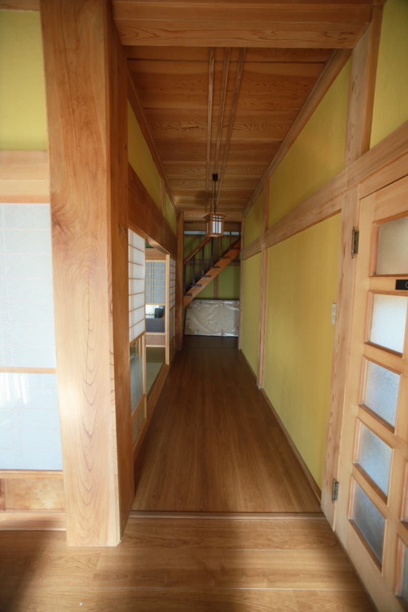 平成５年築170株のバラが咲く庭、全室南向きの民家スタジオですの写真5