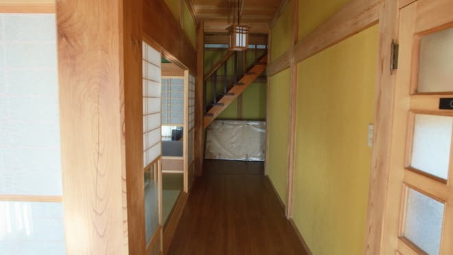 平成5年築170株のバラが咲く庭、全室南向きの民家スタジオですの写真5