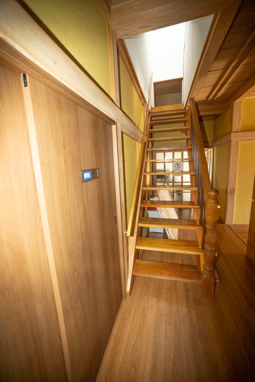 平成５年築170株のバラが咲く庭、全室南向きの民家スタジオですの写真6