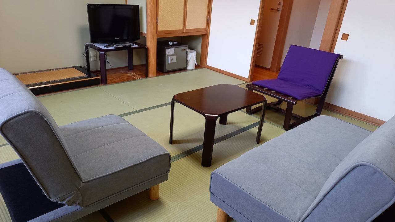 かけ流し温泉銭湯の少人数のテレワーク等に最適な個室の写真8