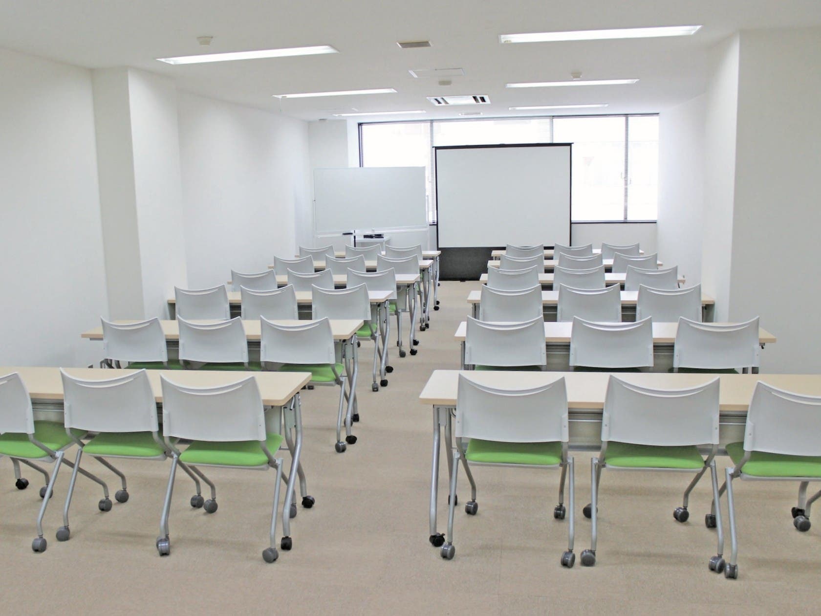 名古屋会議室　プレス・トーク会議室伏見駅前店　会議室B【伏見徒步3分！最大36名利用可能、備品無料＆スタッフ常駐】の写真1