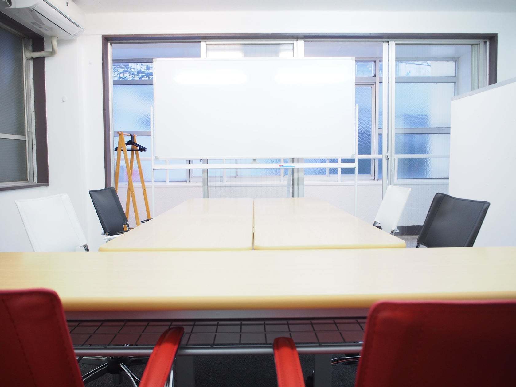 【西新宿駅 徒歩１分】プロジェクター無料🉐高速Wi-Fi💻個室/最大12名/レンタルスペース『Crave西新宿01』の写真7