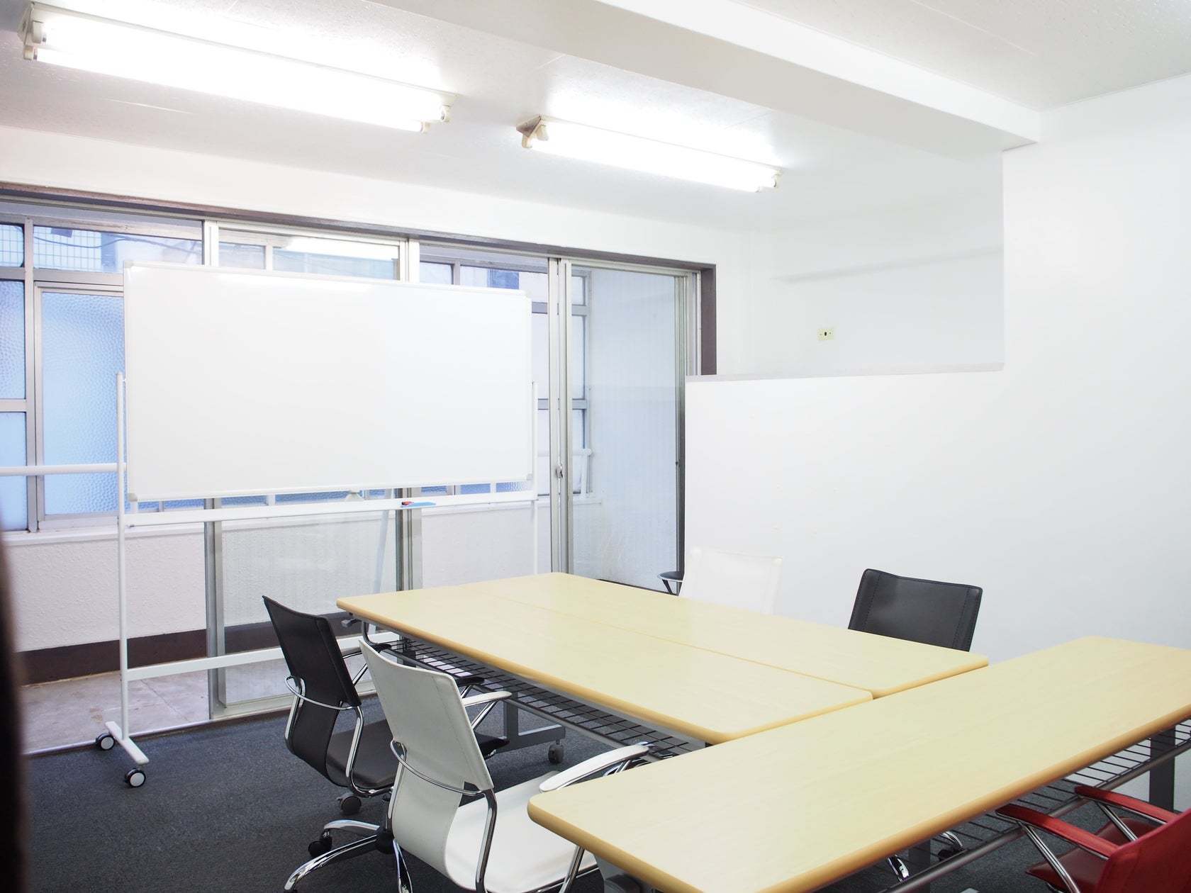 【西新宿駅 徒歩１分】プロジェクター無料🉐高速Wi-Fi💻個室/最大12名/レンタルスペース『Crave西新宿01』の写真8