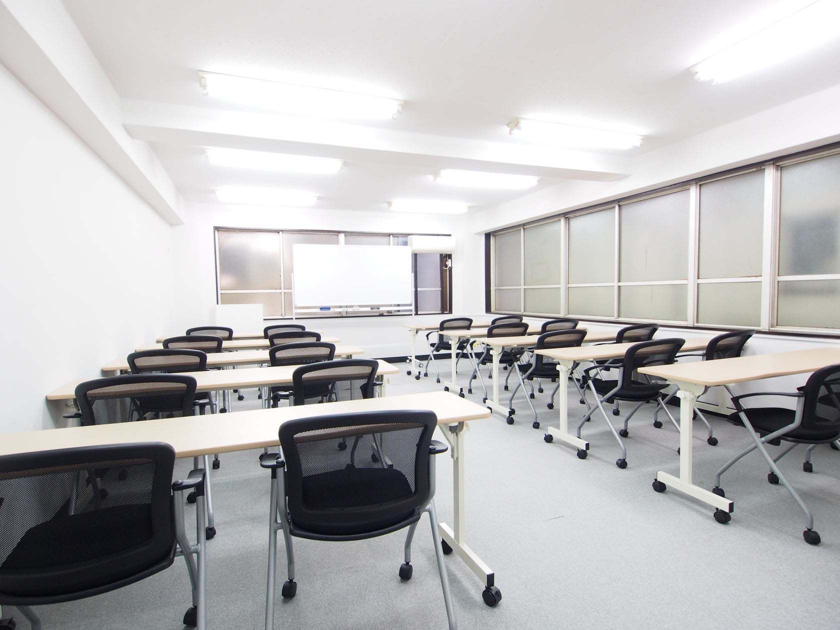 【西新宿駅徒歩１分】プロジェクター無料🉐高速Wi-Fi💻個室/最大30名/レンタルスペース『Crave西新宿02』の写真2