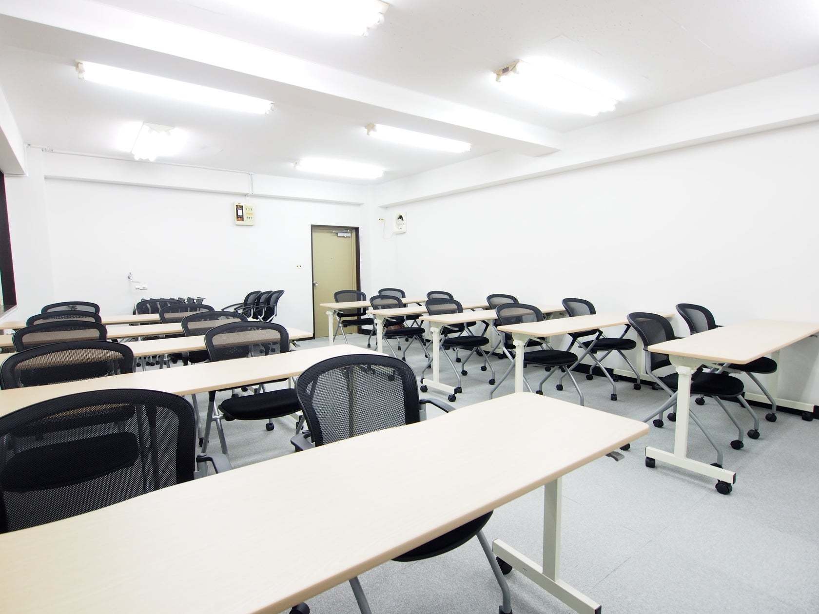 【西新宿駅徒歩１分】プロジェクター無料🉐高速Wi-Fi💻個室/最大30名/レンタルスペース『Crave西新宿02』の写真4