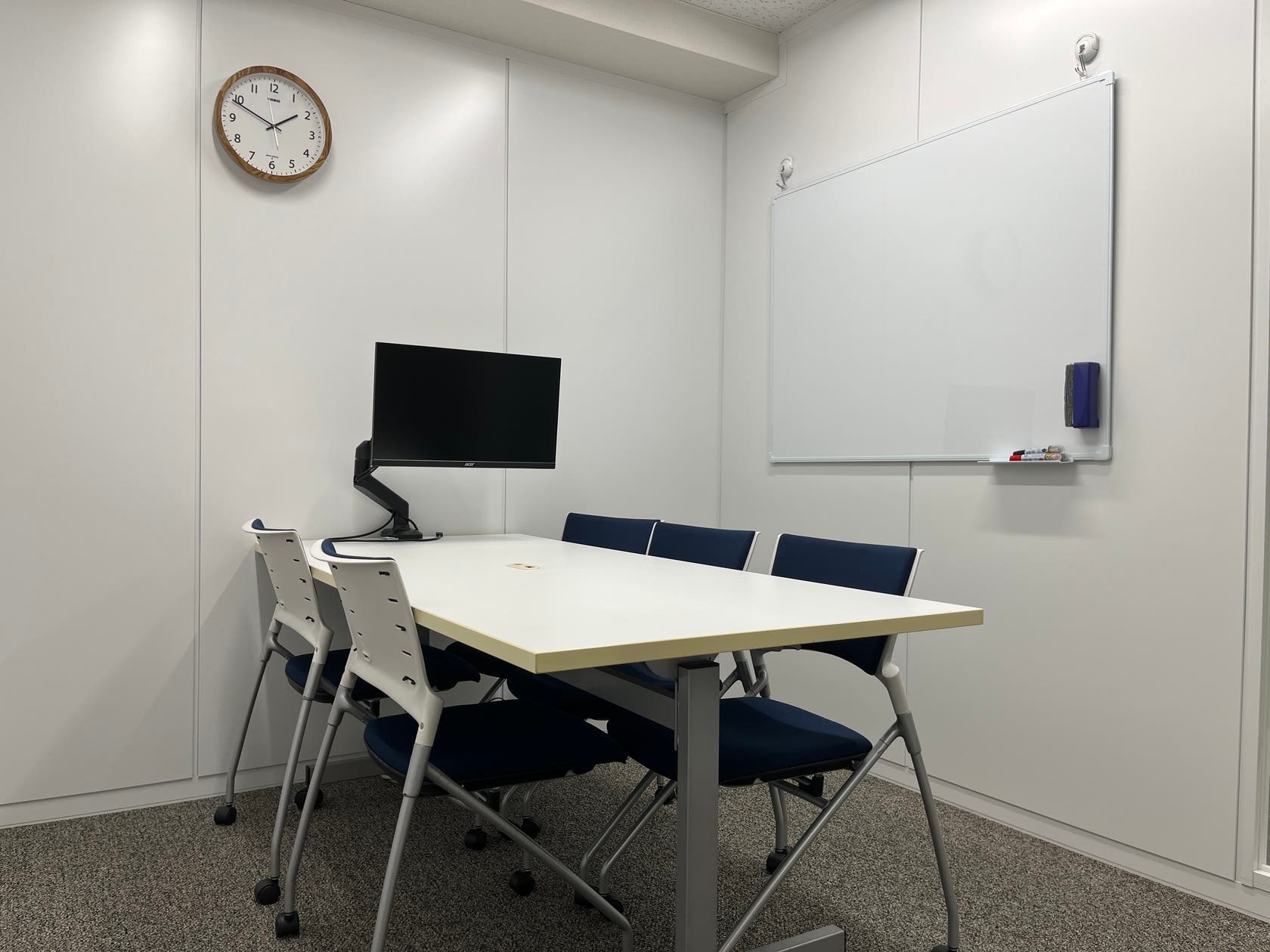 【銀座駅他2駅から3分以内】定員6名/オンライン会議・研修・面談に最適/待合スペース無料ドリンク有/モニタ・Webカメラが好評の写真1