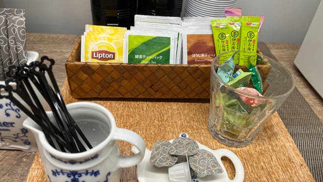 【銀座駅他2駅から3分以内】定員6名/オンライン会議・研修・面談に最適/待合スペース無料ドリンク有/モニタ・Webカメラが好評の写真6