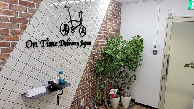 <小部屋会議室>土日祝日も使えます!コワーキングスペースにも利用可✨6名利用可✨大阪梅田駅から徒歩1分♪の写真2