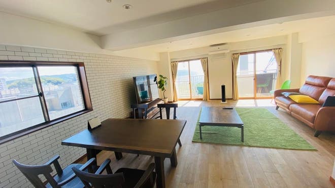 宍道湖が一望できる眺望・最上階広々リビングスペース・80型の大型TV完備の写真4