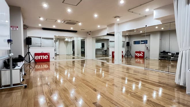 ダンスのできるスタジオ2F 駅から徒歩3分、綺麗!清潔!!フローリングの写真2