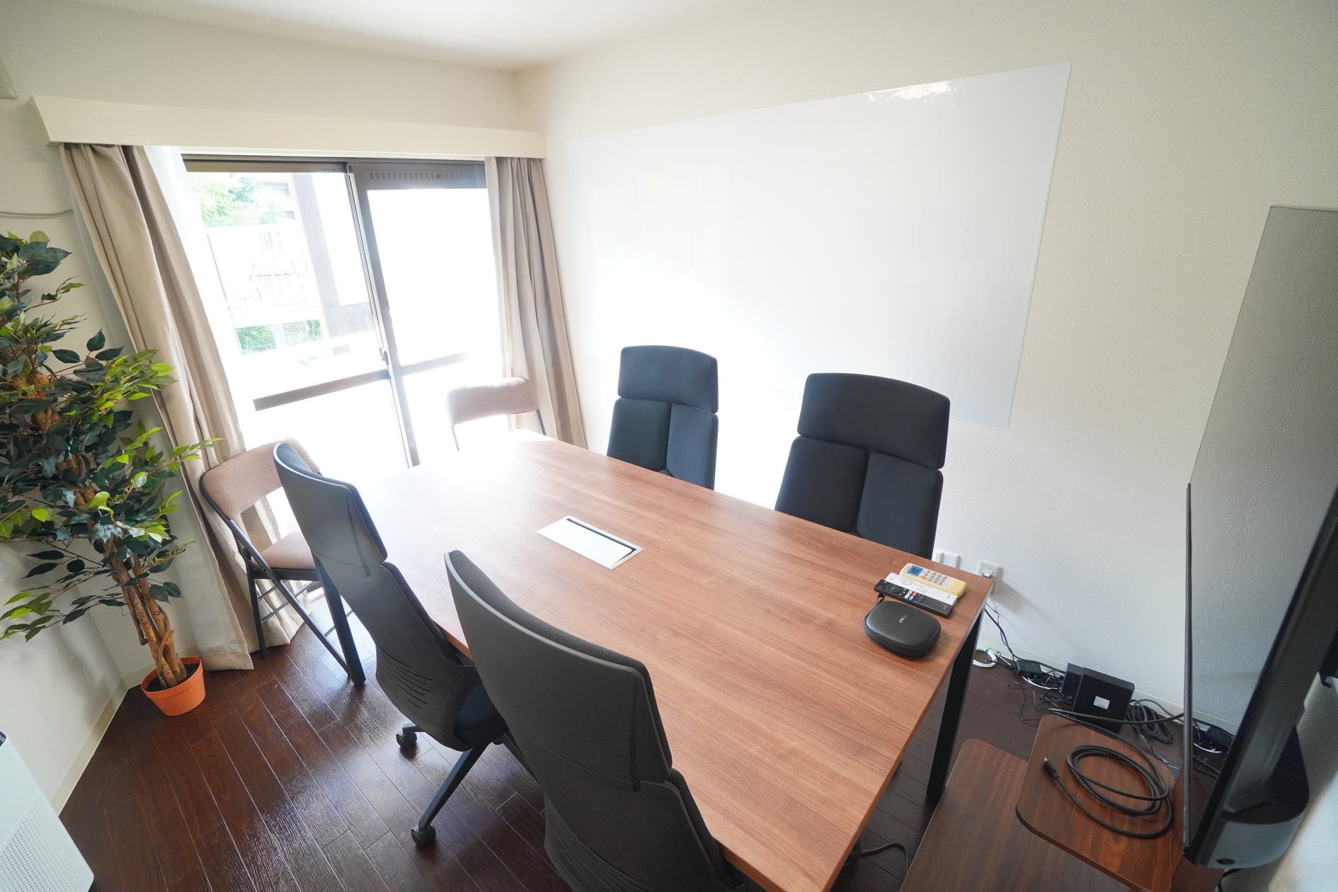 ＜二子玉川会議室＞完全個室✨光Wi-Fi📶大型モニター兼スマートテレビ📺会議/商談/テレワークの写真7