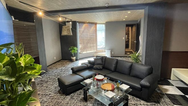 泉の広場より徒歩2分❕ゆったり寛げる贅沢空間✨オープンキッチン付の写真3