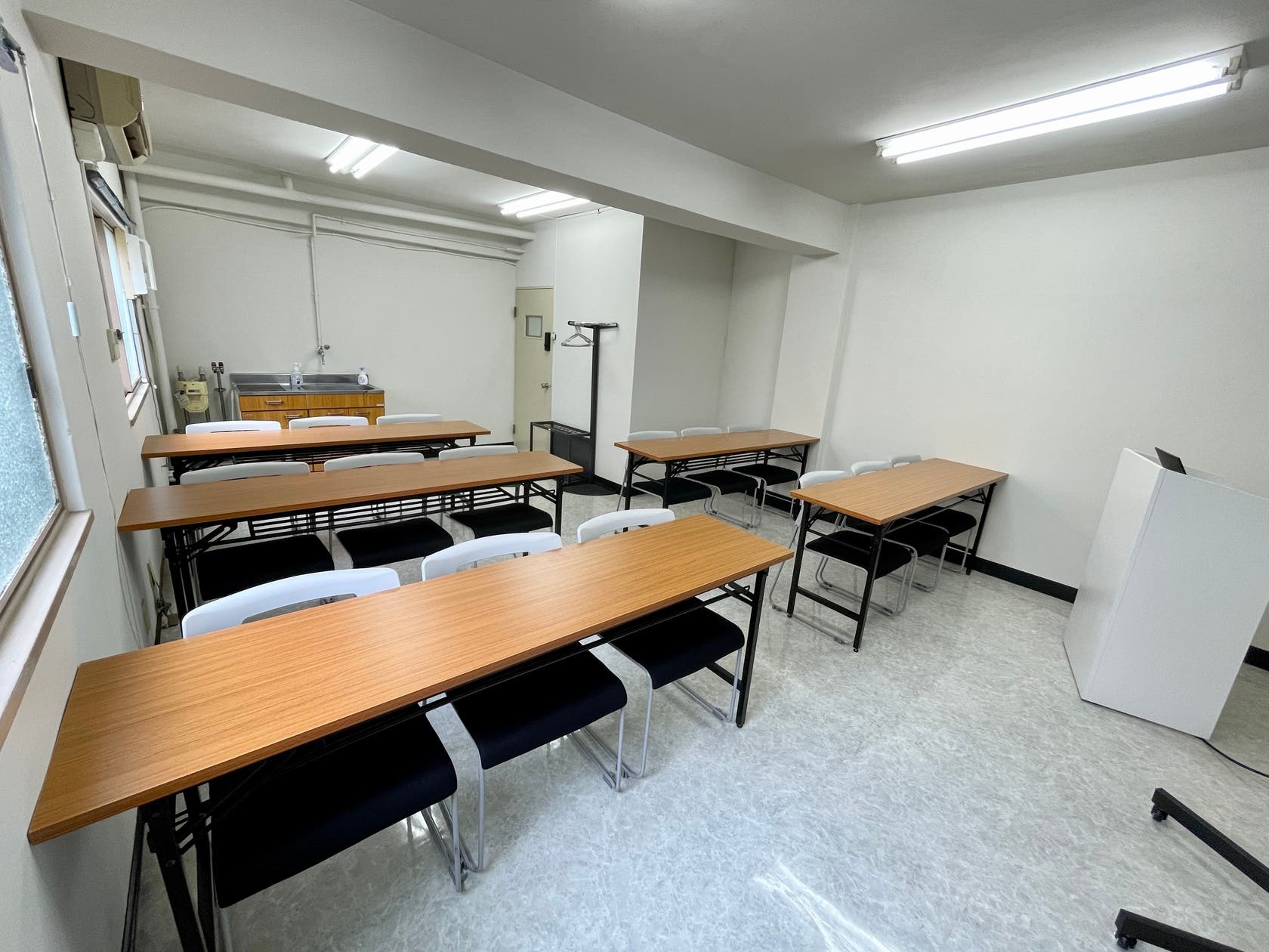 205【秋葉原駅5分】盛り上がる用途OK！リーズナブル会議室の写真12