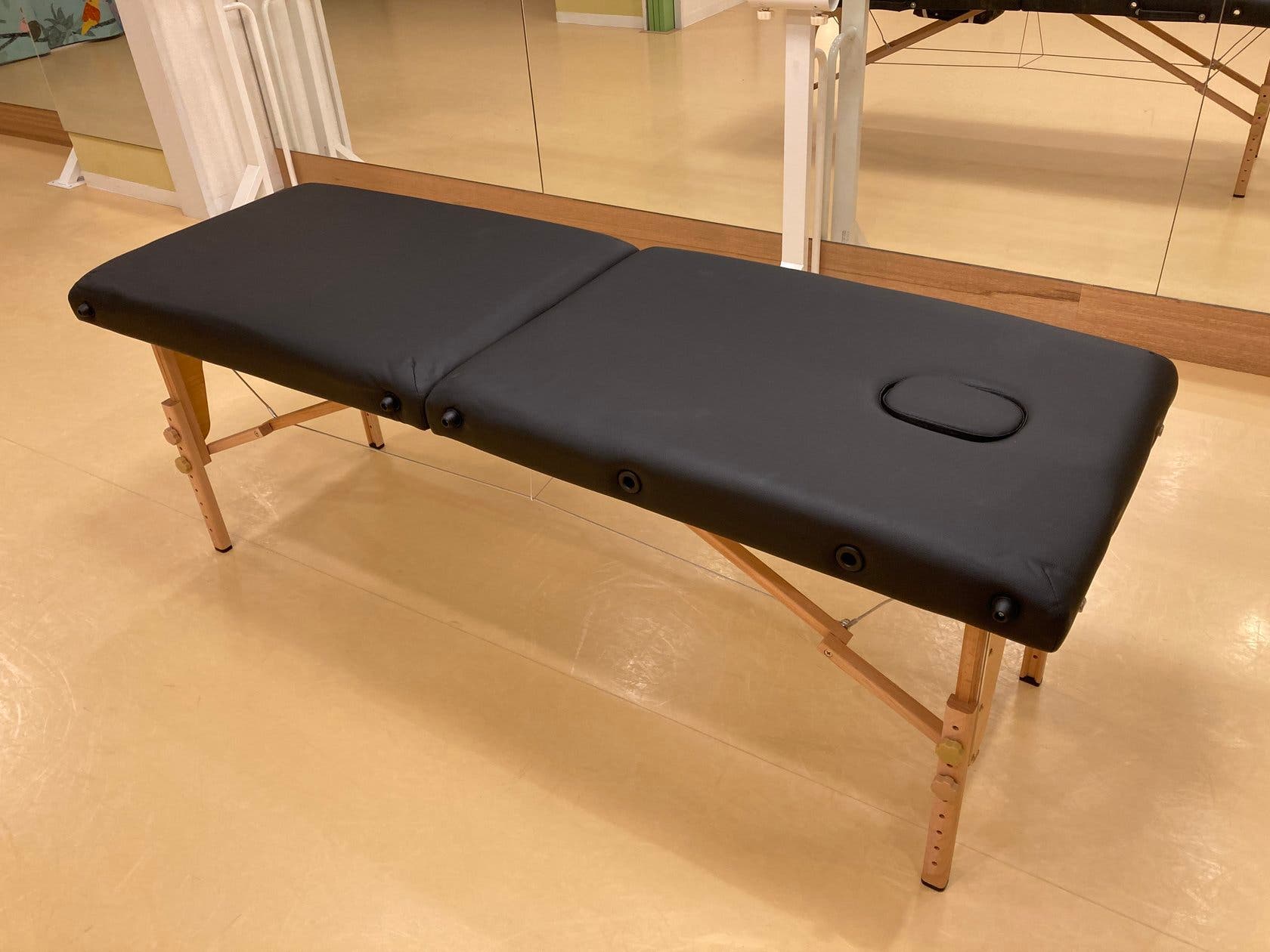 施術ベッド（折りたたみ式）の画像1