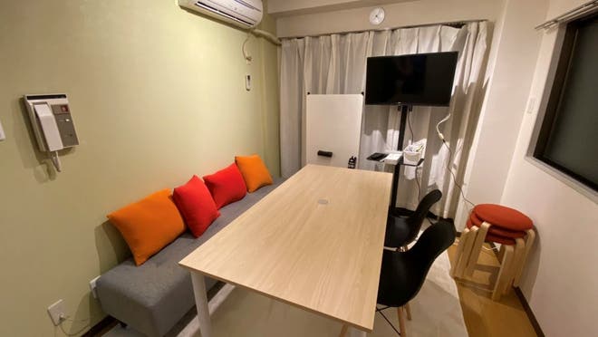 【浦和駅8分!6名】WiFi&動画サービス&モニター&ホワイトボード&備品類 全て無料✨窓あり☀ふれあい貸し会議室 浦和Aの写真1