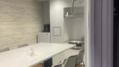 志木駅南口徒歩30秒 キッチン付きレンタルルーム(ミーティングルームE)の写真2