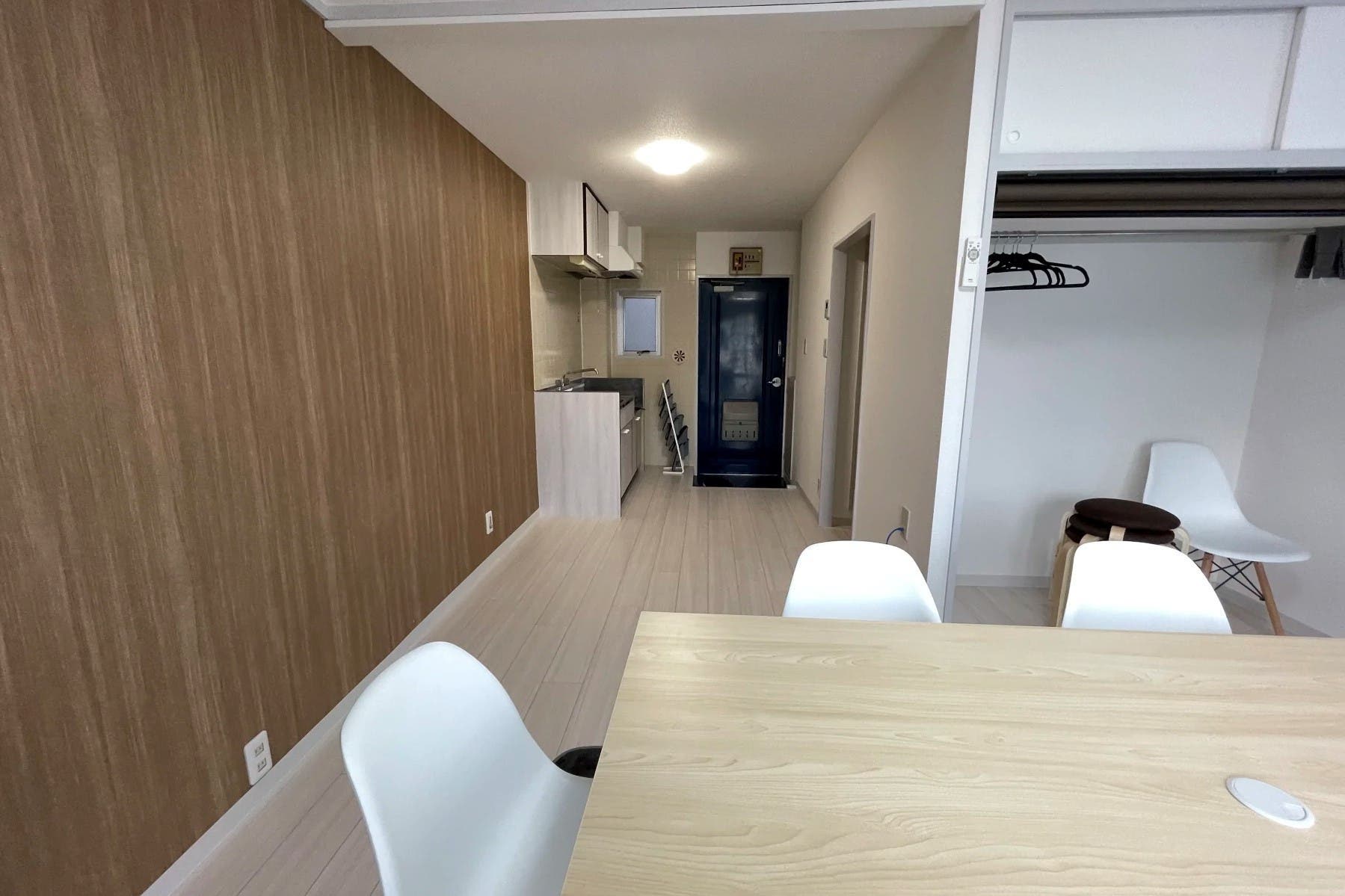 【大宮駅6分！9名】綺麗✨WiFi＆動画サービス＆モニタ＆ホワイトボード＆備品類 全て無料😊窓あり☀ふれあい貸し会議室 大宮Aの写真5