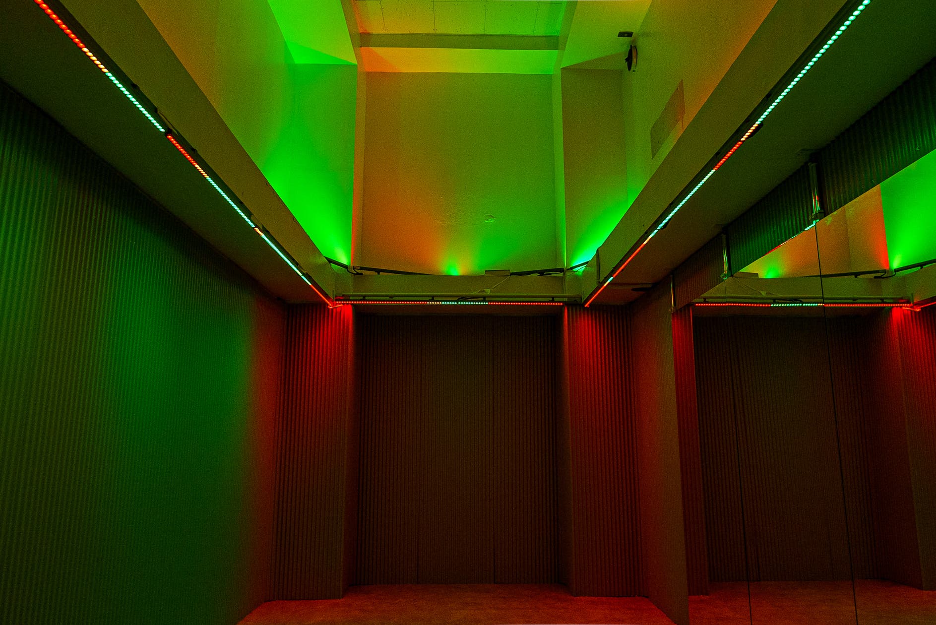 ベストホスト運営✨天高5m！照明で色が変えられる！ポートレート・Tiktok撮影に最適なスペース・ダンススタジオ！【4F】の写真14