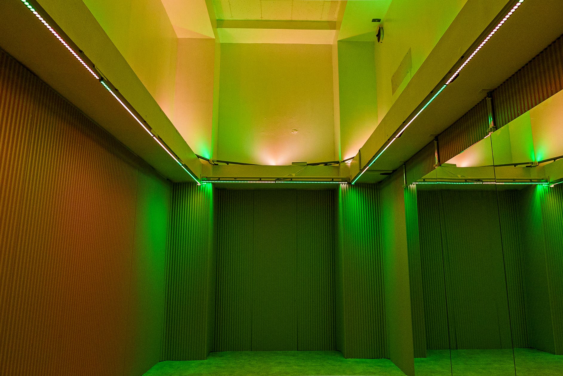 ベストホスト運営✨天高5m！照明で色が変えられる！ポートレート・Tiktok撮影に最適なスペース・ダンススタジオ！【4F】の写真16